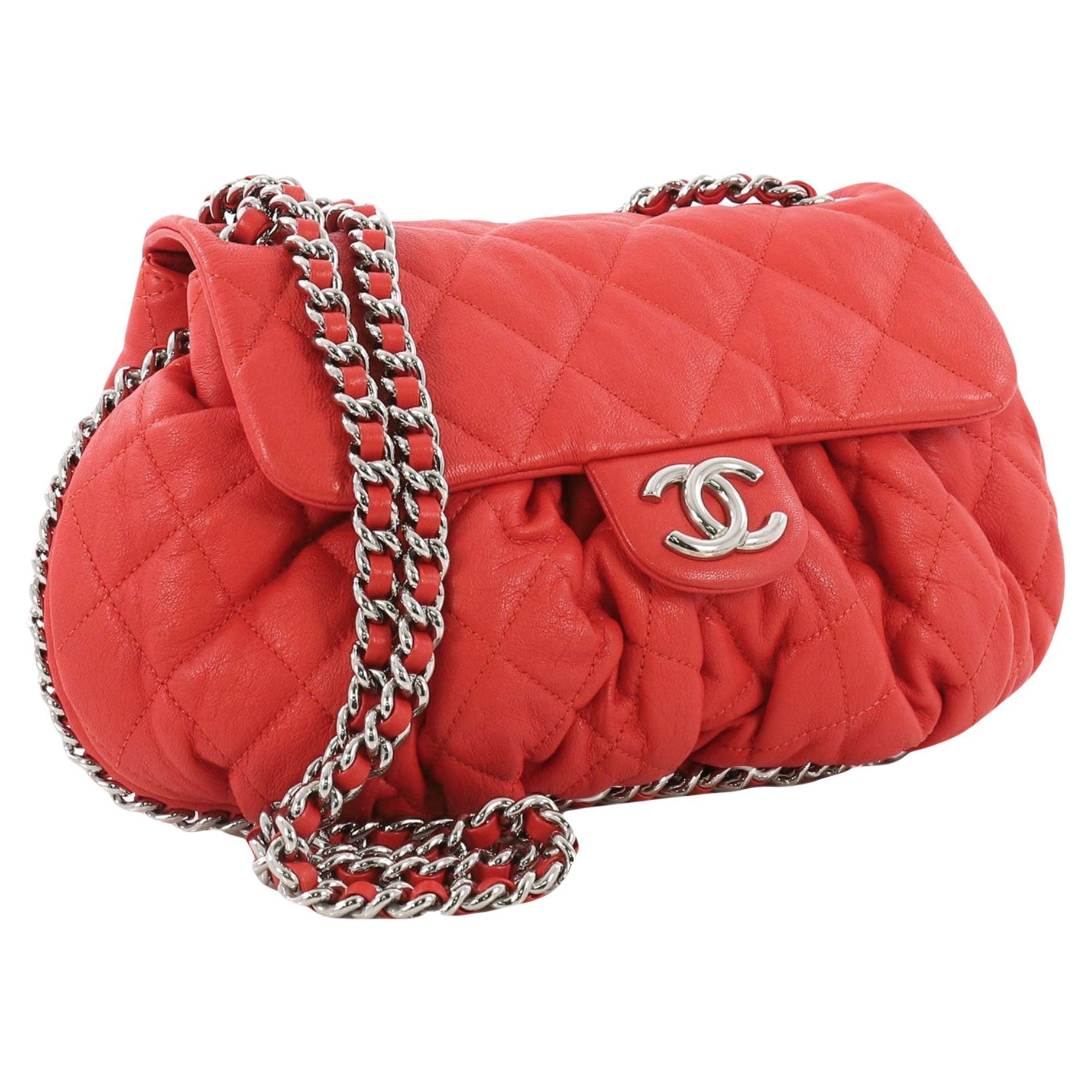 Chanel Bolso grande con solapa y cadena en piel de becerro rojo coral ...