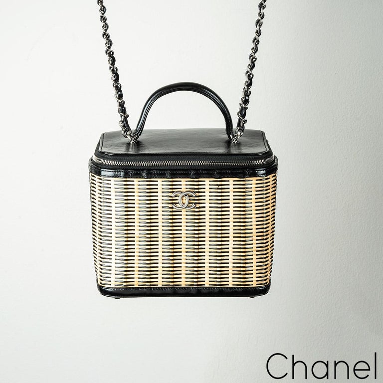 Chanel Raffia Rattan and Calfskin Vanity Case Bag For Sale at 1stDibs