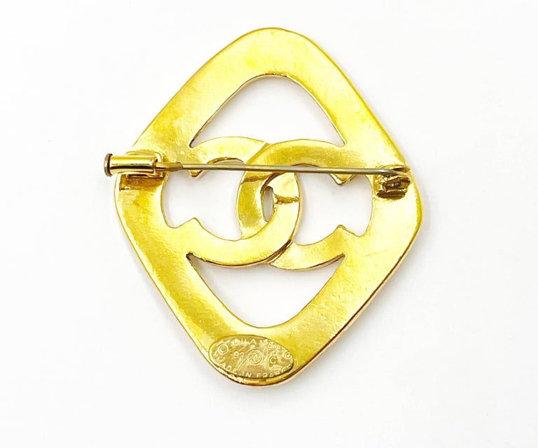 Chanel Rare Vintage Gold Plated Argyle White CC Brooch For Sale at 1stDibs
