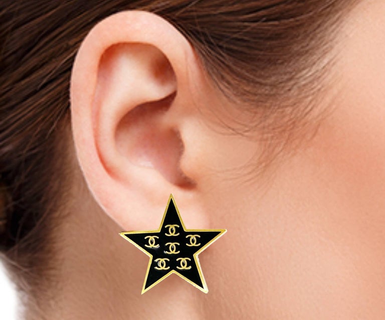 Chanel Rare Vintage Gold Plated CC Black Enamel Star Large Clip on ...