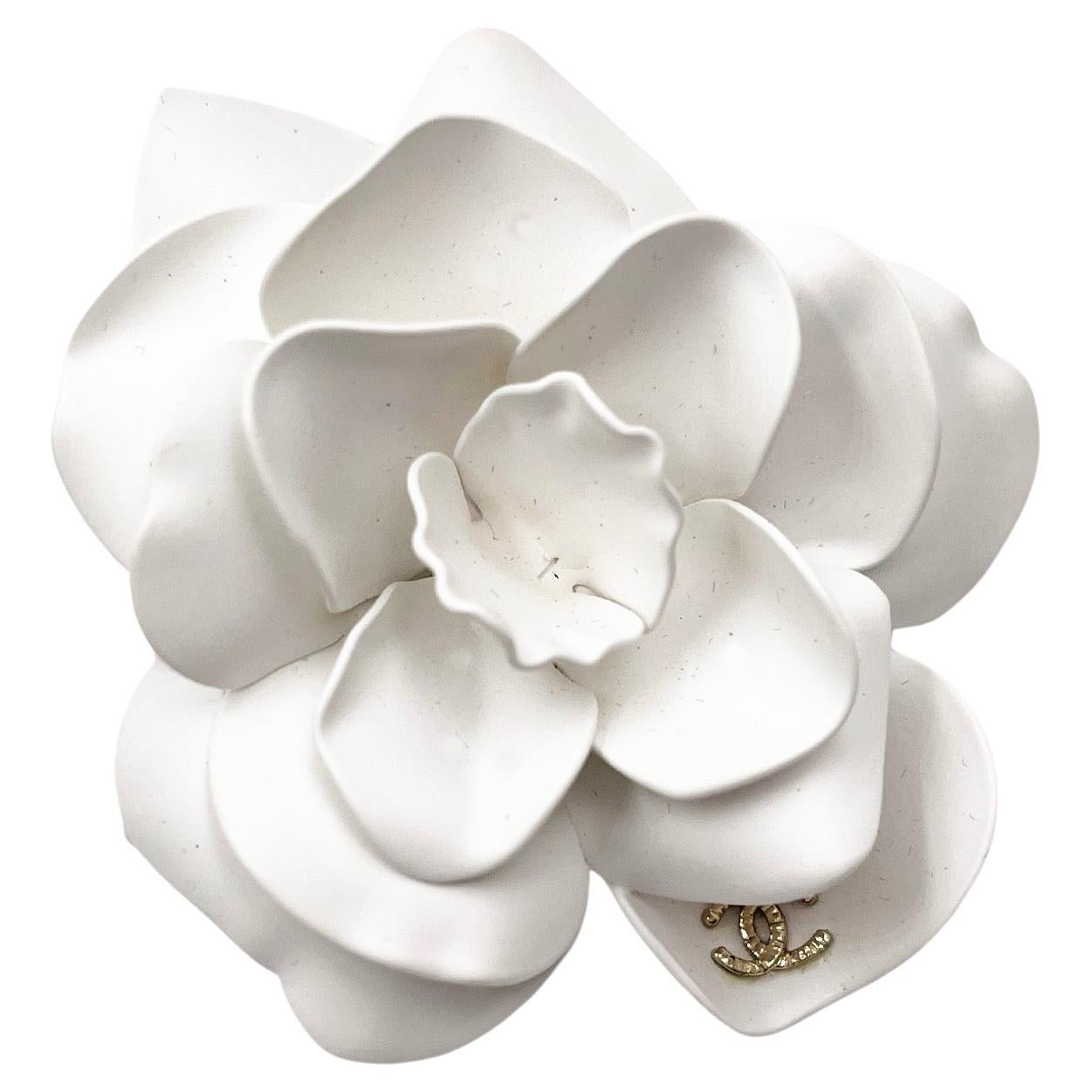 Chanel Brooches - 299 For Sale at 1stDibs | chanel brooch dupe, fake ...