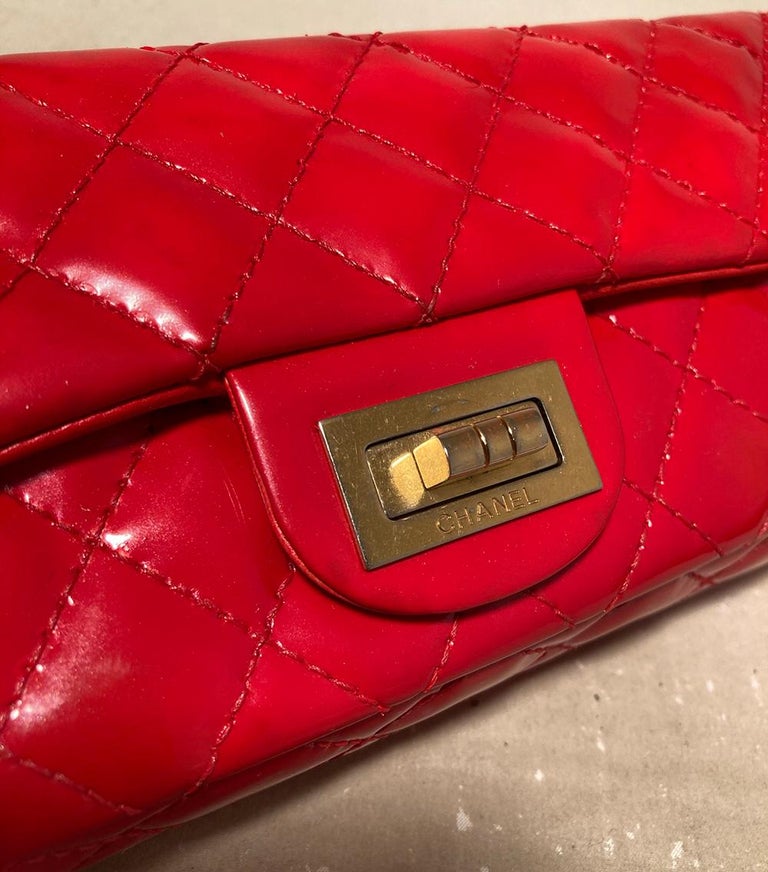 Chanel Red 2.55 Reissue Quilted Patent Leather East/West Clutch at ...