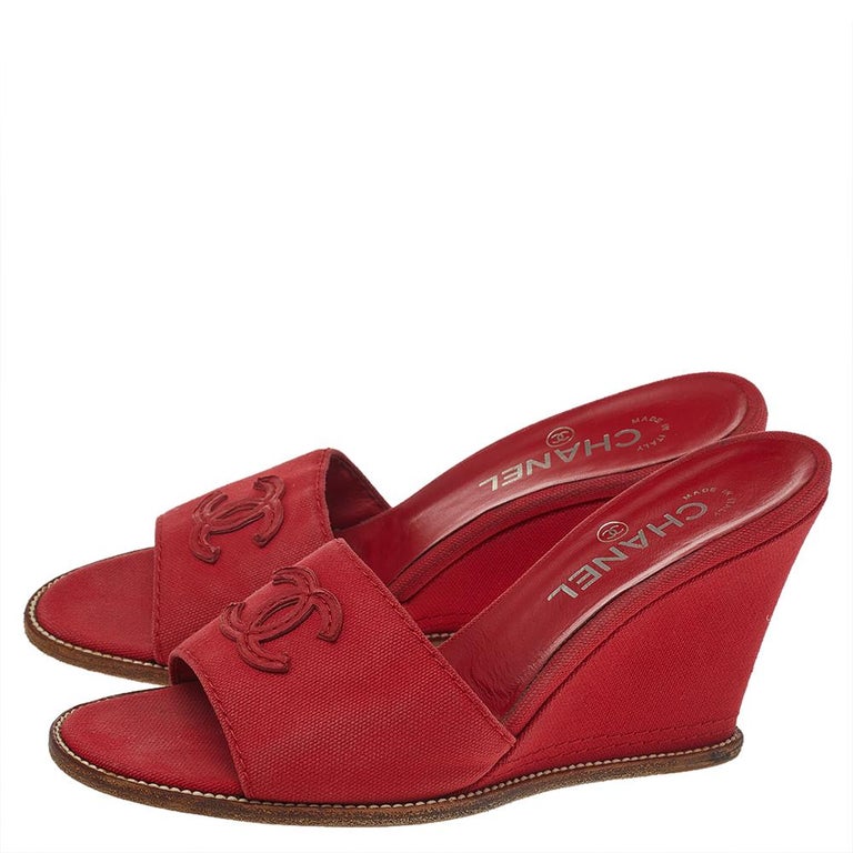 Chanel Red Canvas CC Wedge Slide Sandals Size 38.5 For Sale at 1stDibs