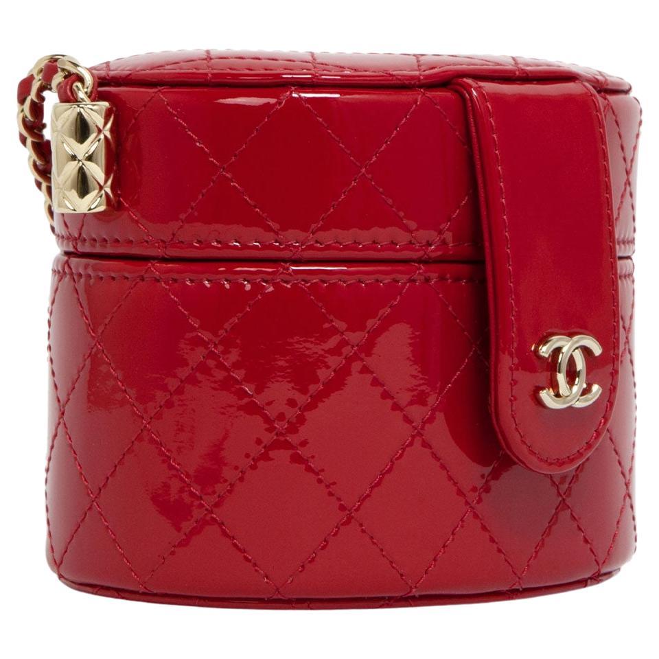 Chanel Mini Joyero Acolchado Rojo de Charol Micro en venta en 1stDibs