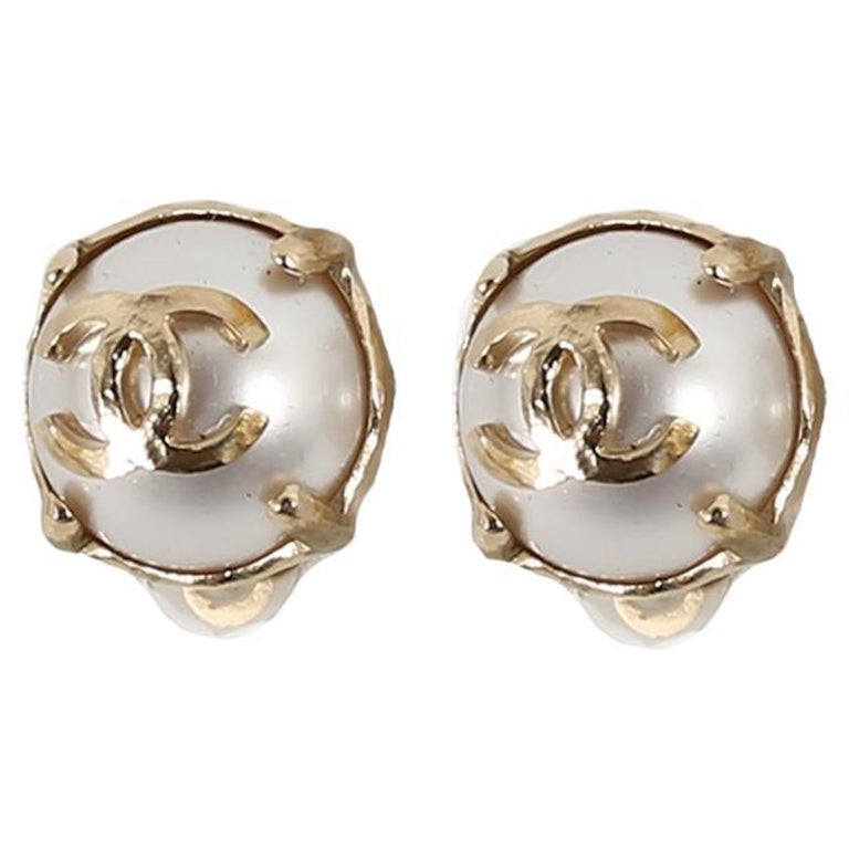 CHANEL ROUND CC CLIP ON earrings at 1stDibs