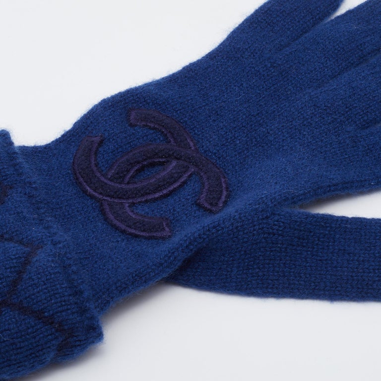 Chanel Royal Blue CC Applique Cashmere Blend Gloves For Sale at 1stDibs