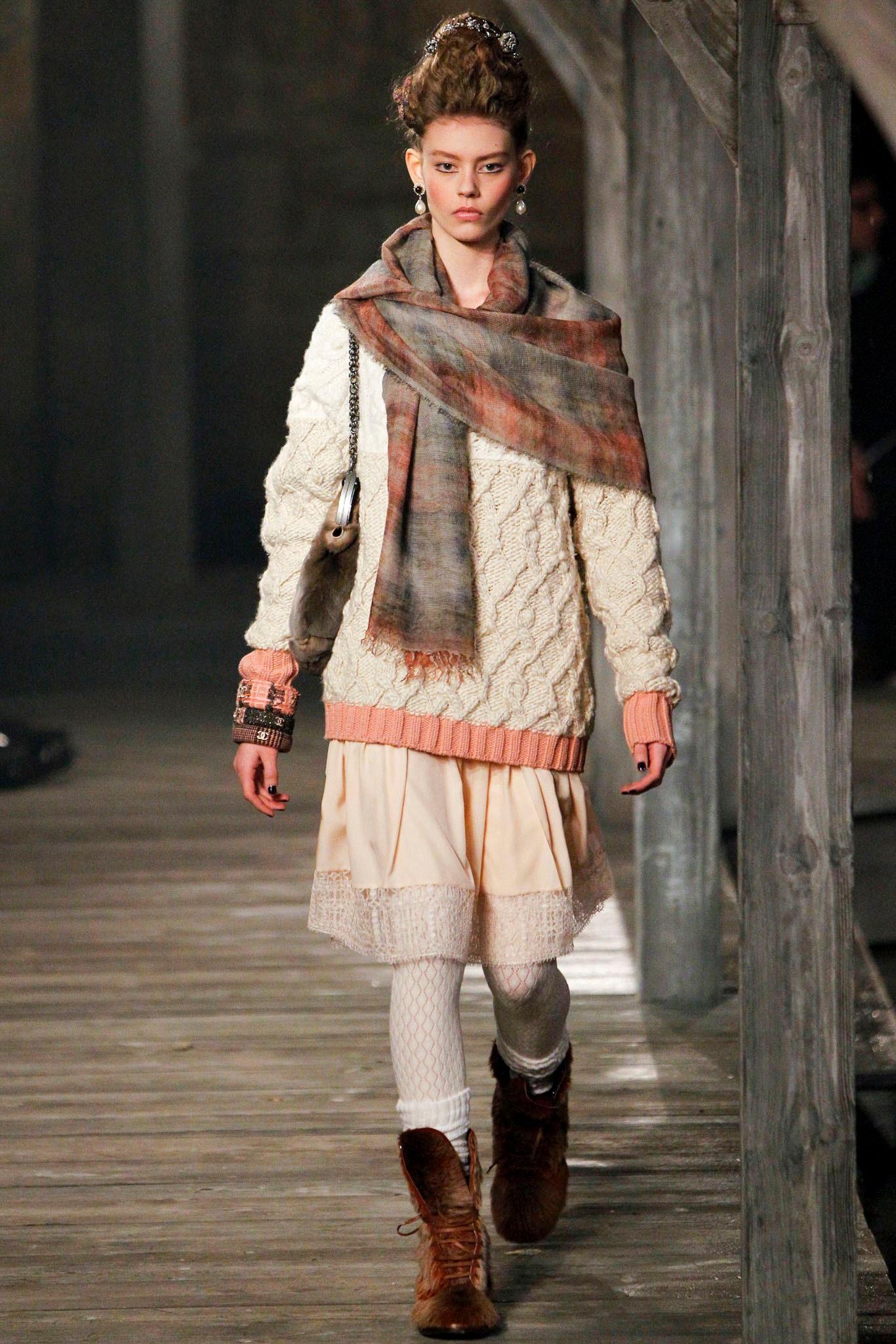 Chanel Runway Paris / Edinburgh Silk and Lace Shorts For Sale at 1stDibs