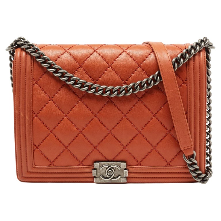 Chanel - Grand sac Boy en cuir matelassé couleur rouille sur 1stDibs