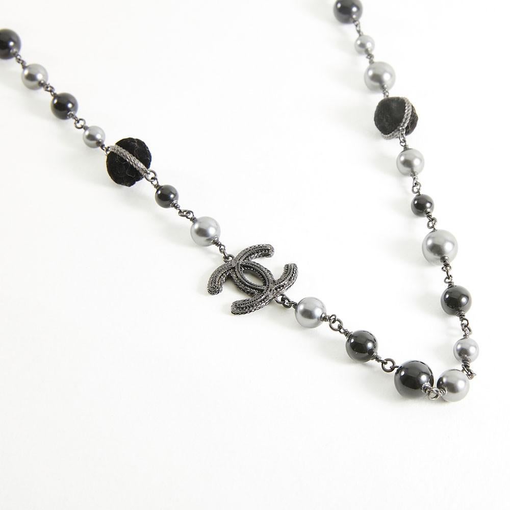 Chanel Sautoir Molten Glass Pearl CC Charm at 1stDibs | molten charm ...