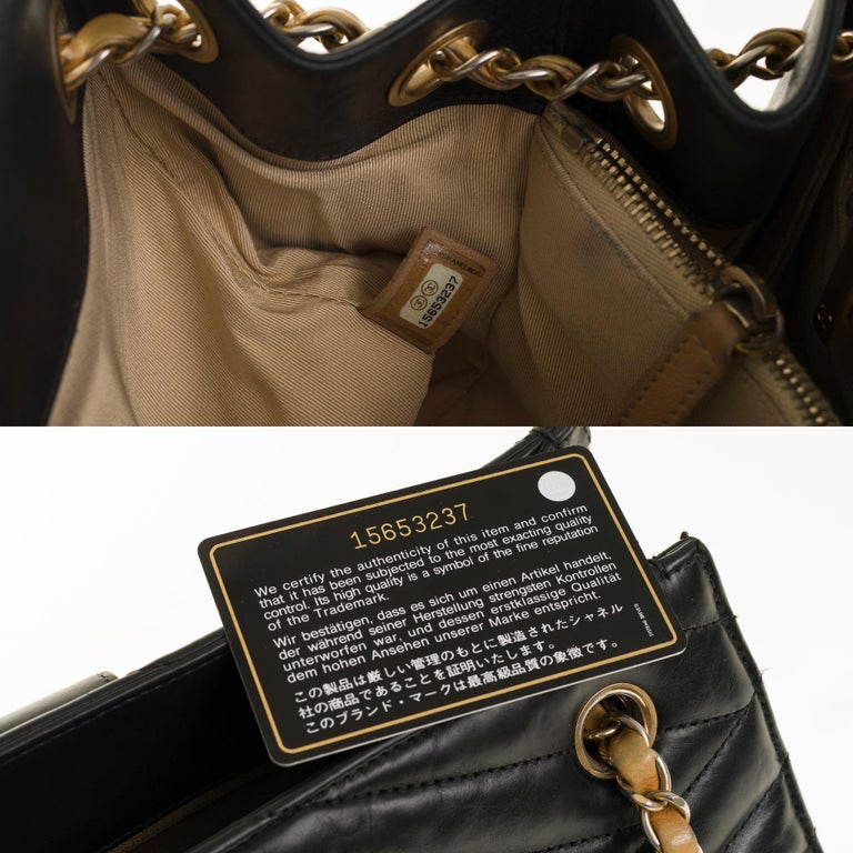 Chanel shoulder bag in black chevron quilted leather, GHW For Sale at ...