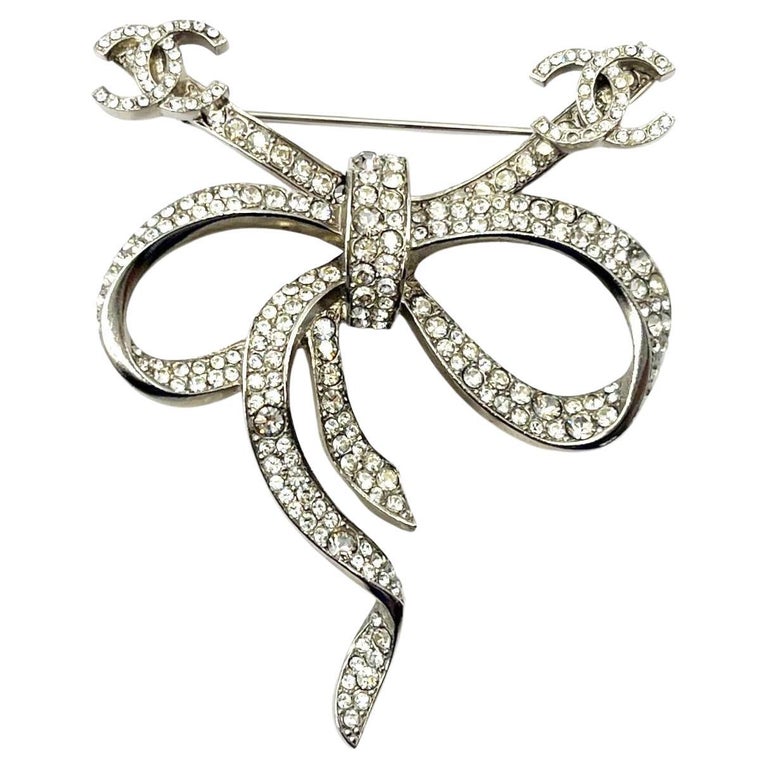 Chanel Silver CC Bow Ribbon Crystal Brooch For Sale at 1stDibs