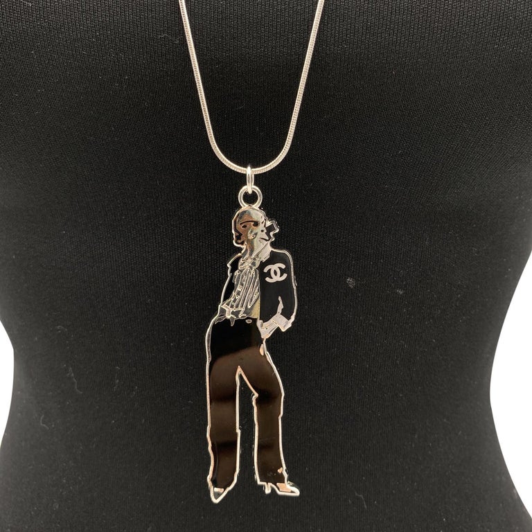 Chanel Silver Metal Chain Necklace Woman Pendant For Sale at 1stDibs