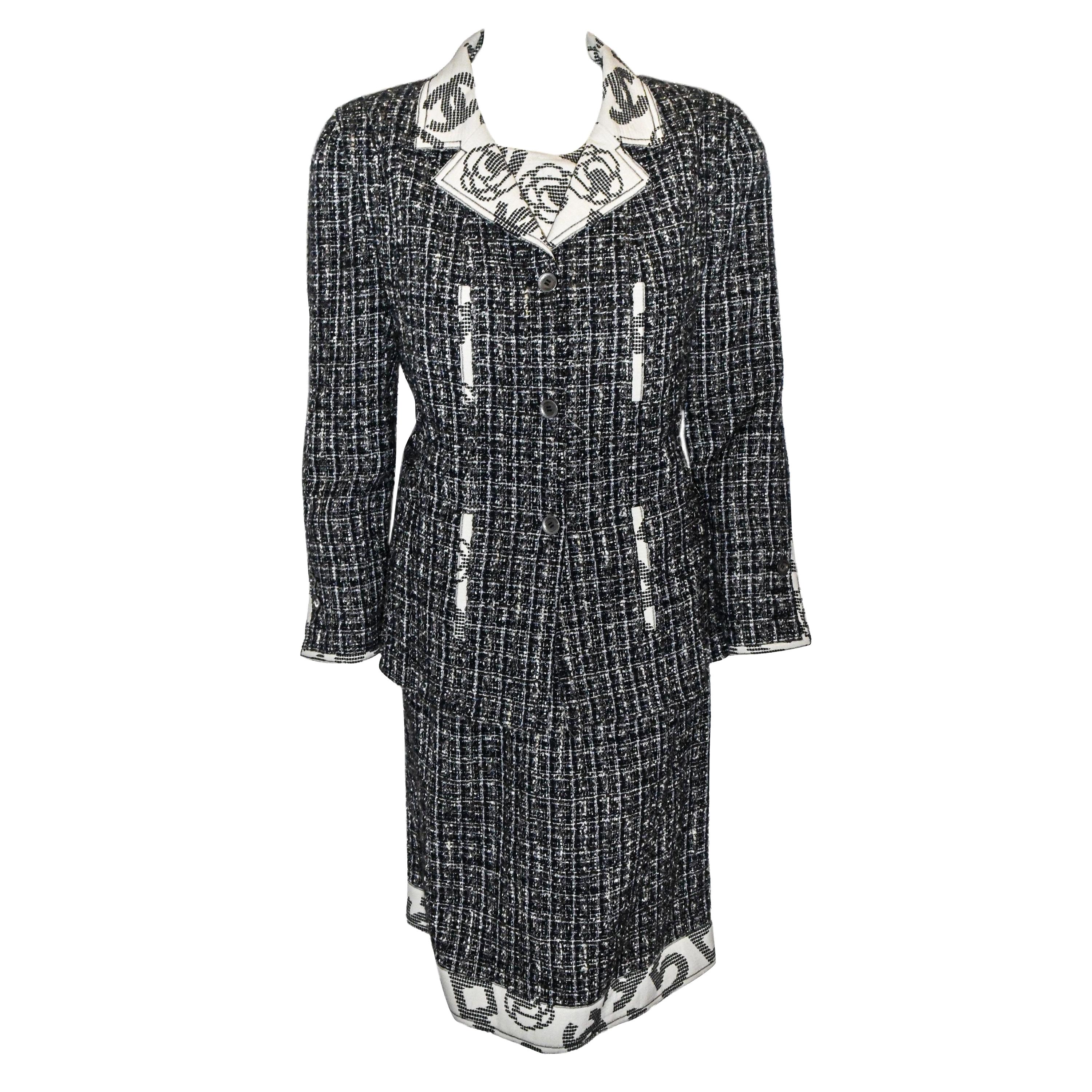 Vintage Chanel Suits, Outfits and Ensembles - 287 For Sale at 1stdibs