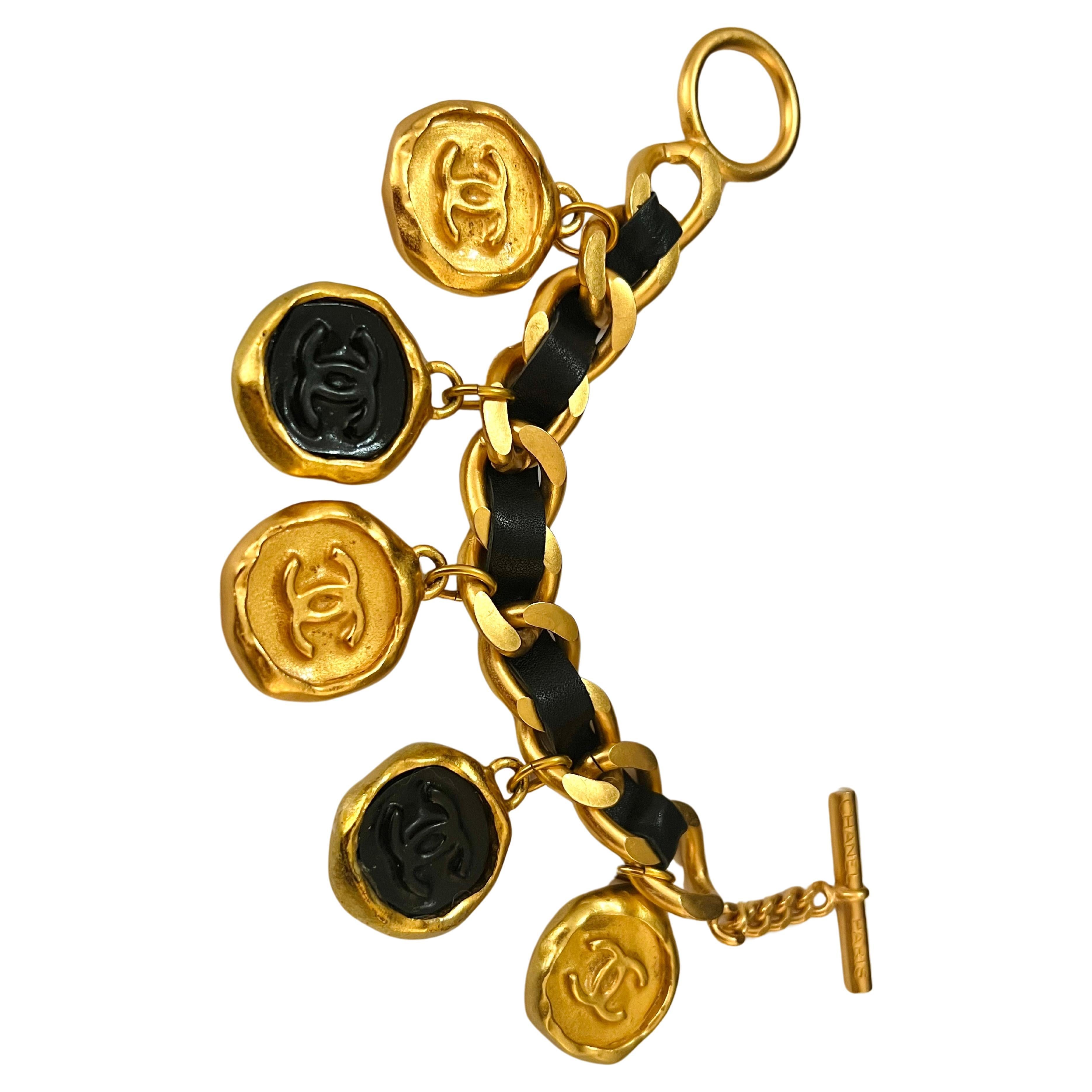 Chanel Summer Summer 1995 CC logo charm bracelet For Sale at 1stDibs