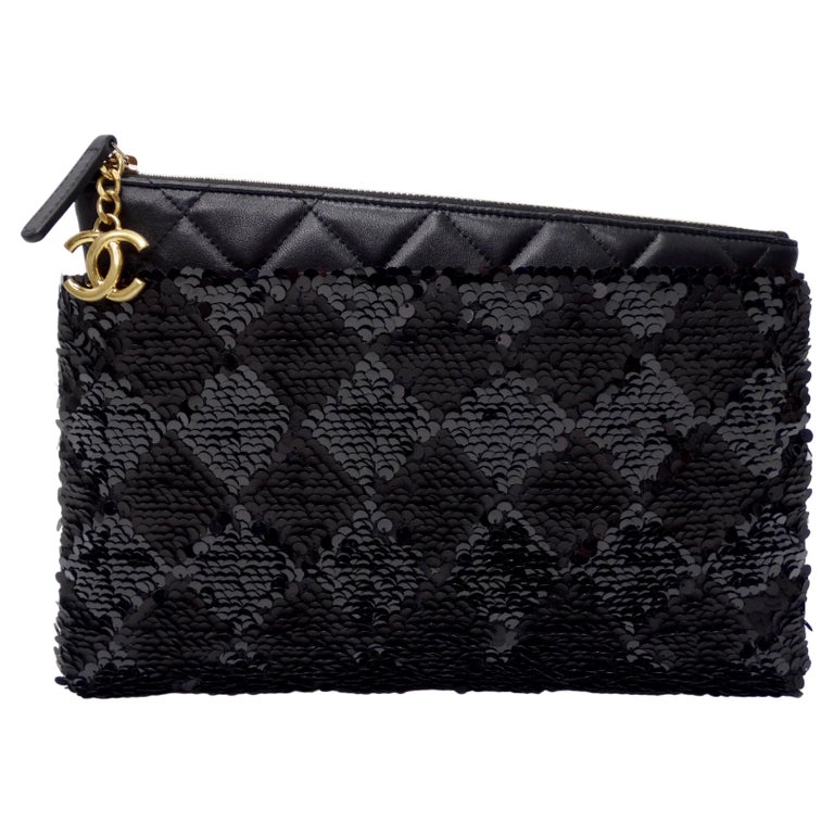 Chanel Textured Sequin and Quilted Leather Clutch For Sale at 1stDibs