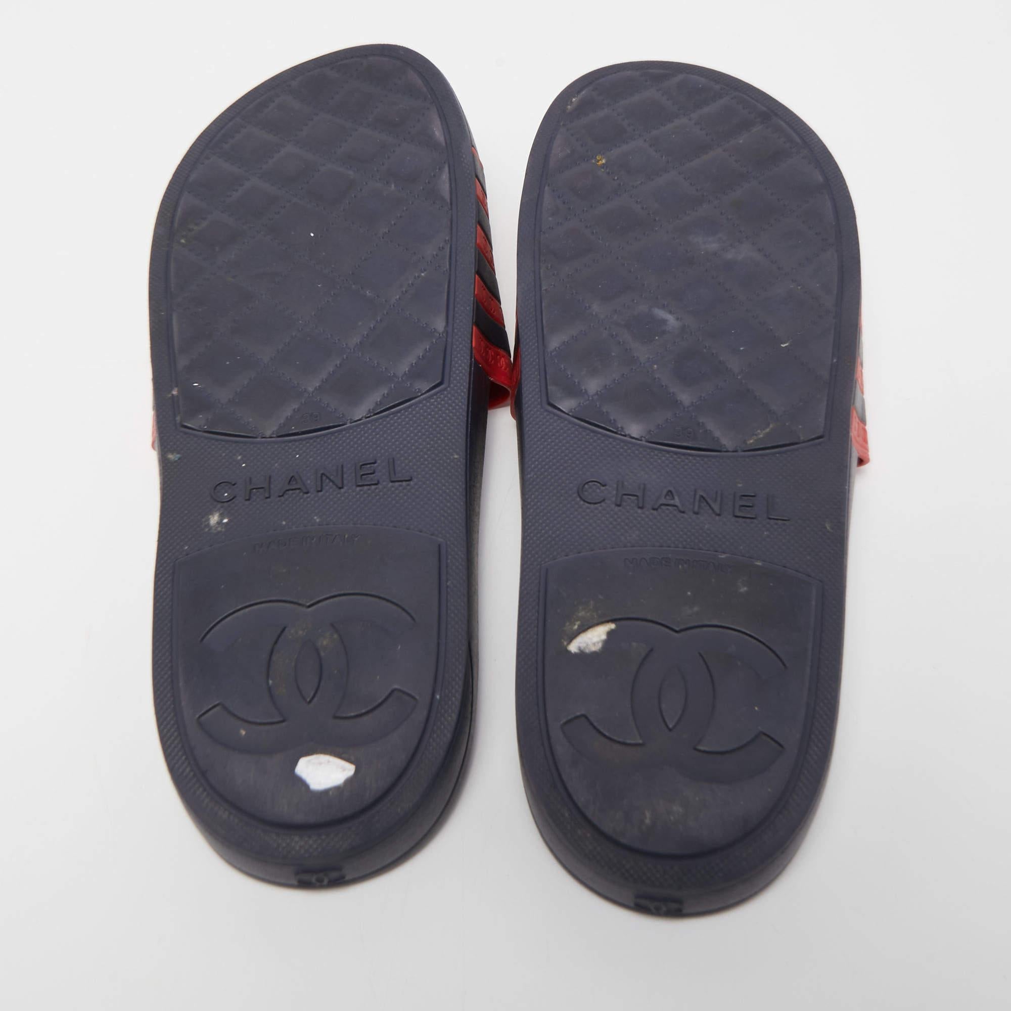Chanel Tricolor Rubber CC Slides Size 39 For Sale at 1stDibs