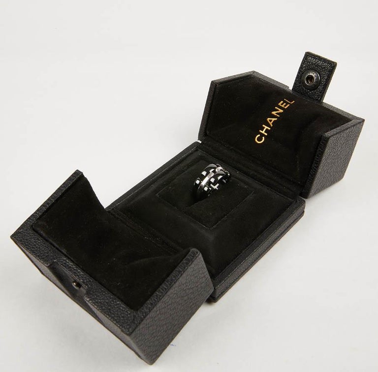 CHANEL Ultra Ring In White Gold And Black Ceramic For Sale at 1stDibs ...