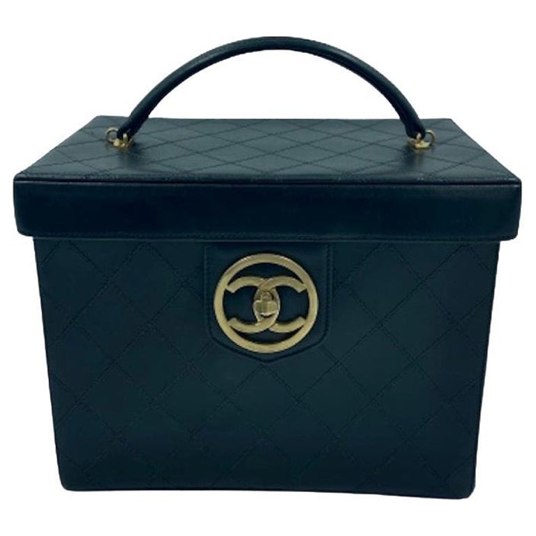 CHANEL Vanity Case Vintage in Black Lambskin For Sale at 1stDibs