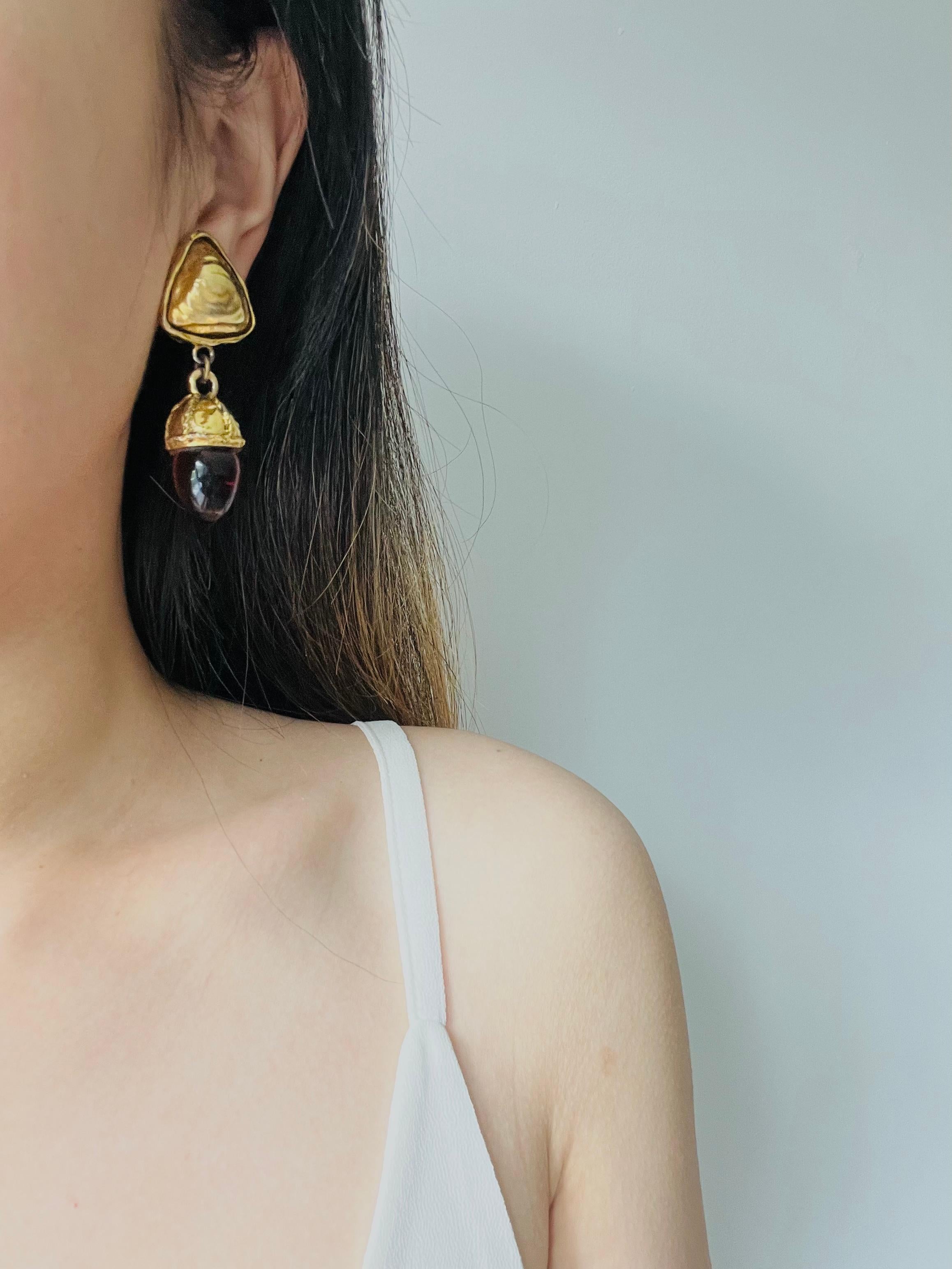 Chanel Vintage 1970 Gripoix Ruby Pine Cone Cabochon Triangle Drop Clip Earrings For Sale at 1stDibs