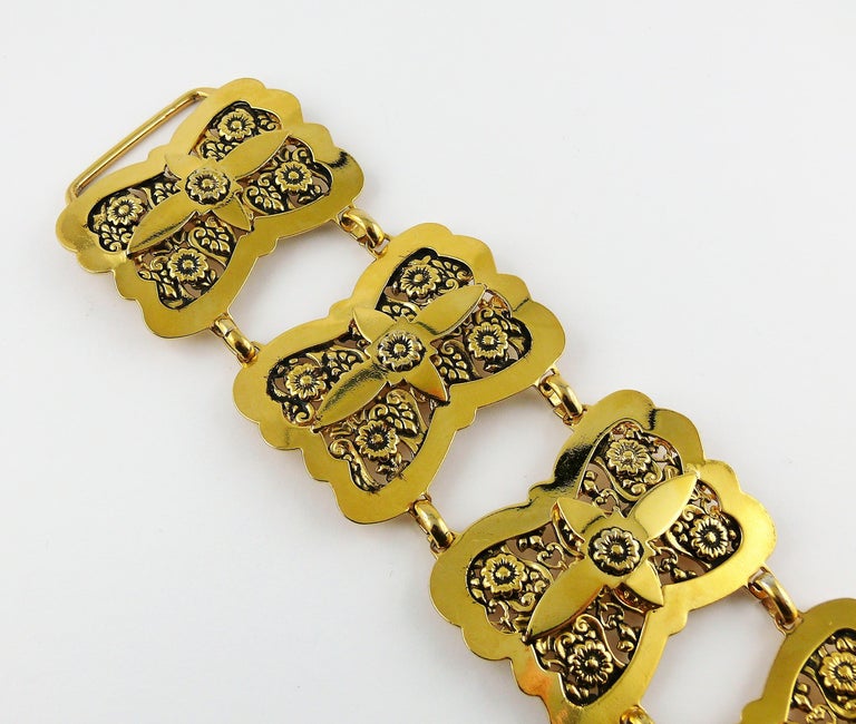 Chanel Vintage 1988 Gold Toned Filigree Camelia Belt For Sale at ...