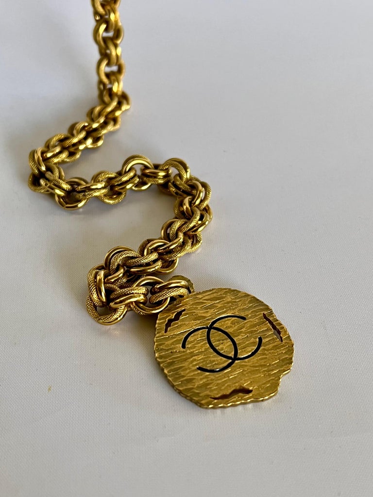 Chanel Vintage 1990's Double CC Logo Gilt Chain Belt For Sale at 1stDibs