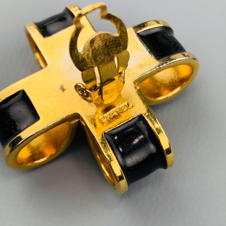 CHANEL VINTAGE Black and Gold Tone Enamel Pearl Bow Cross Clip On ...