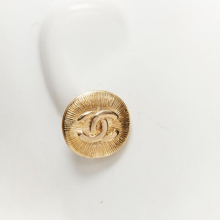 CHANEL Vintage CC logo gold starburst textured clip on earrings For ...