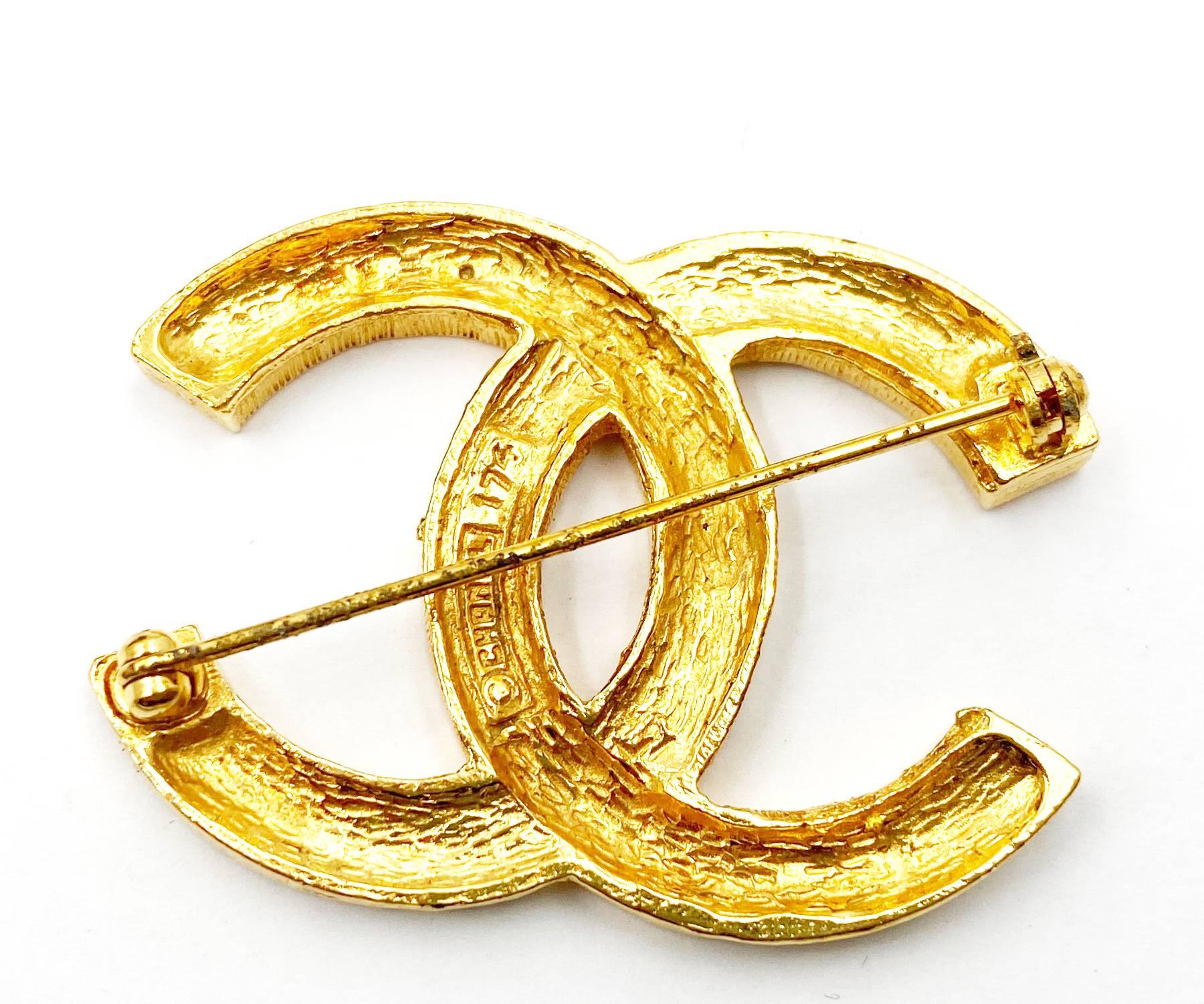 Chanel Vintage Classic Gold Plated CC Silver Crystal Brooch For Sale at ...