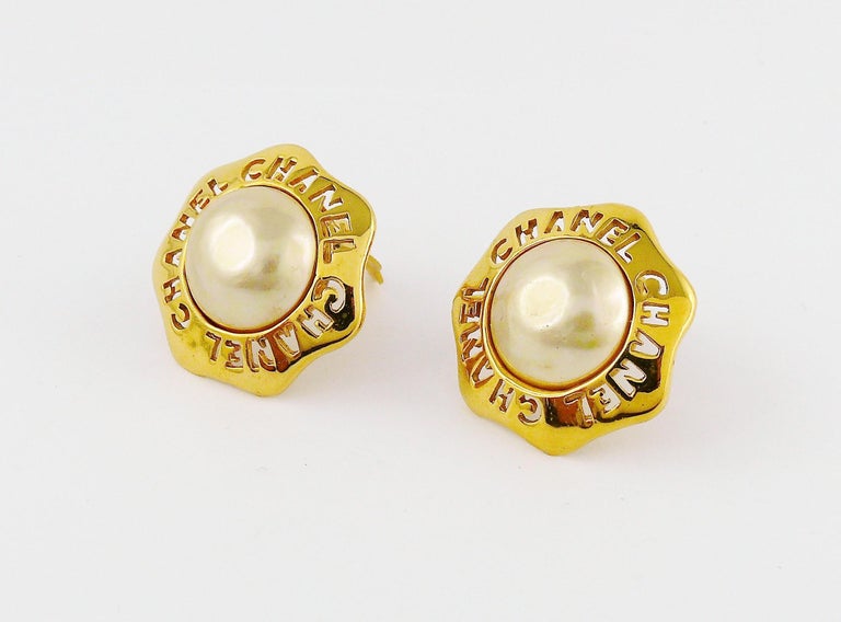 Chanel Vintage Cut Out Pearl Clip-On Earrings at 1stDibs