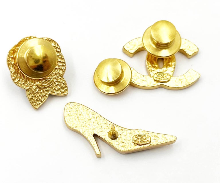 Chanel Vintage Gold Plated Black CC Heel Camellia Pins For Sale at 1stDibs