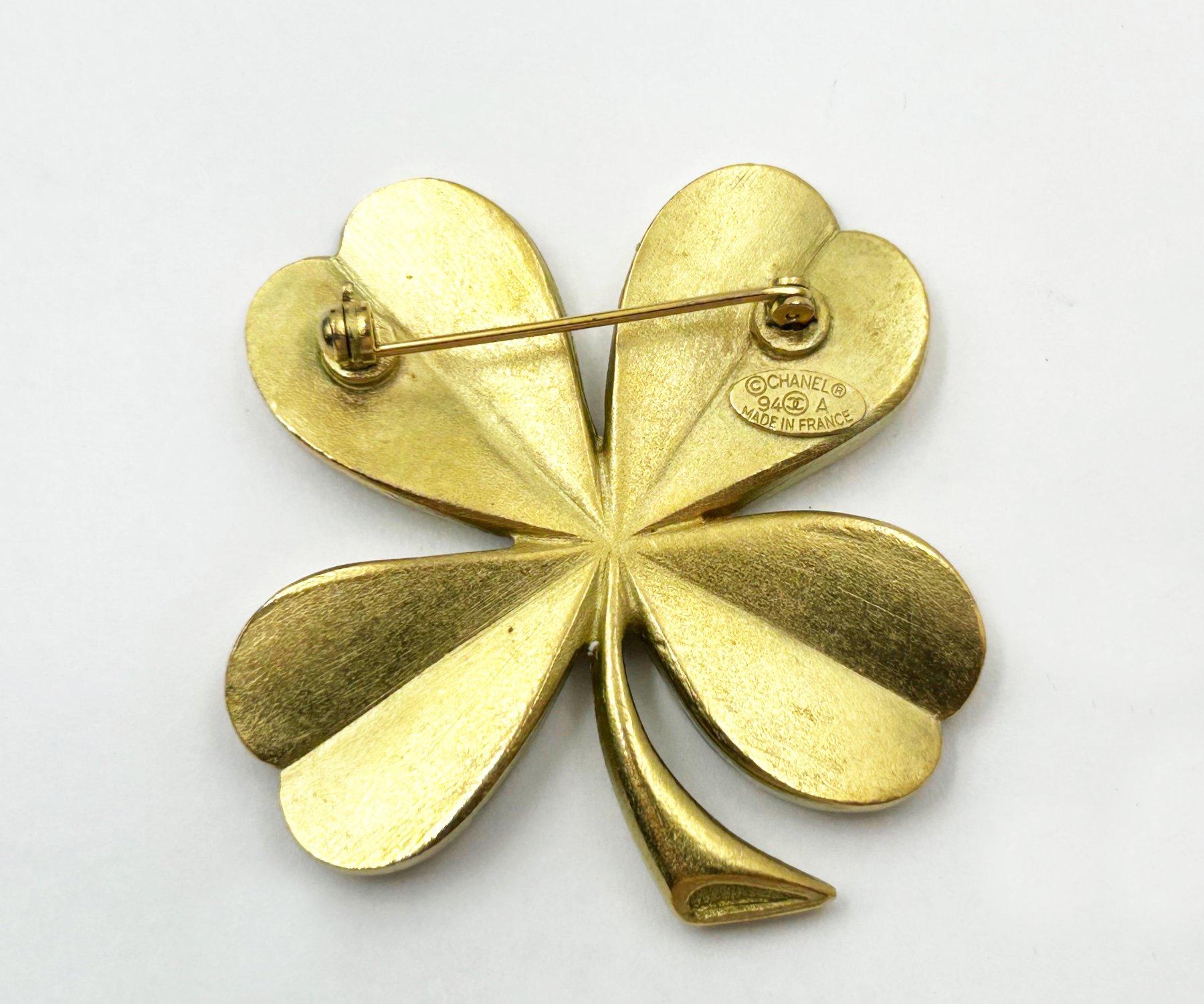 Chanel Vintage Gold Plated Clover Brooch For Sale at 1stDibs