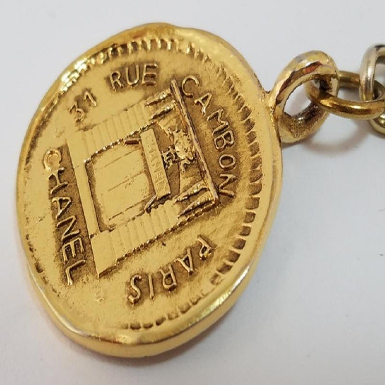 Chanel Vintage Gold-Tone Metal 31 Rue Cambon Paris Round Charm Chain ...