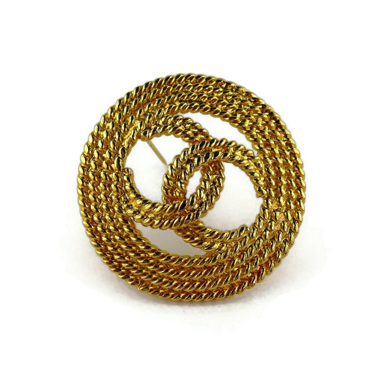 Chanel Vintage Gold Toned Braided Rope Design CC Logo Brooch For Sale ...