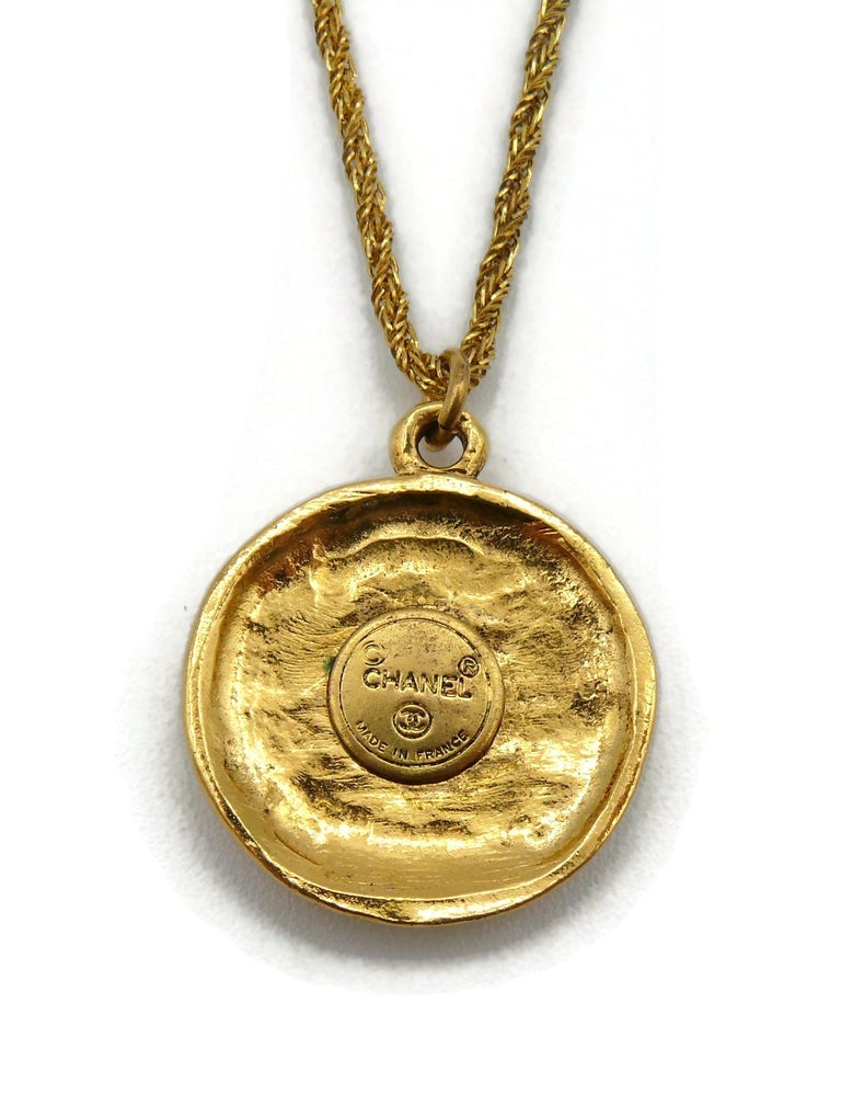CHANEL Vintage CC Medallion Pendant Necklace For Sale at 1stDibs