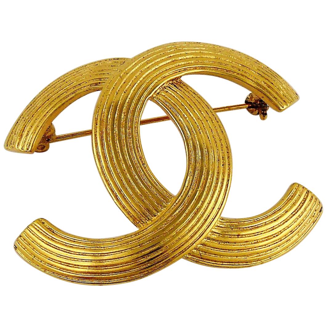 Chanel Vintage Gold Toned Ribbed CC Brooch at 1stDibs