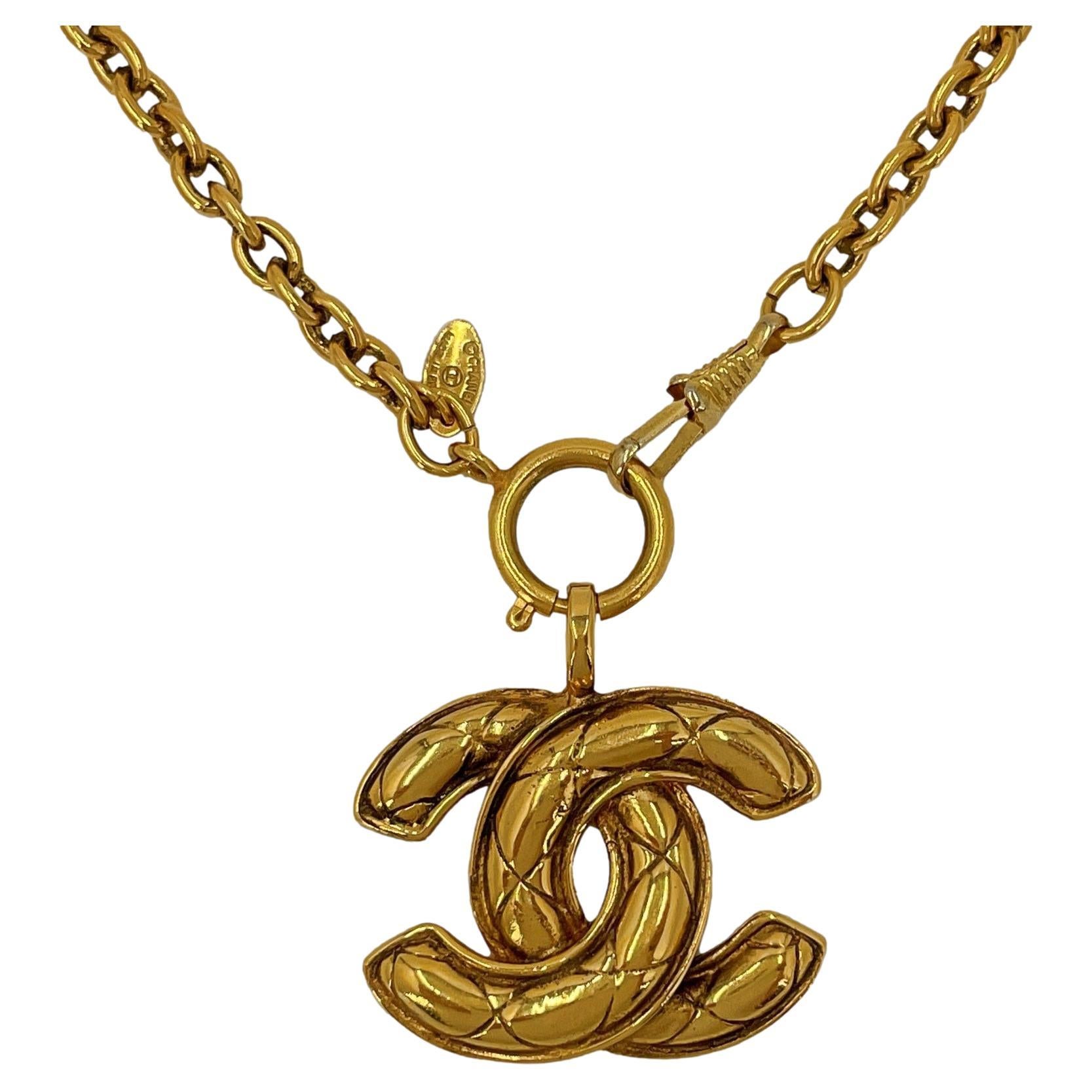 Chanel Vintage Large quilted 80s Necklace 65773 For Sale at 1stDibs