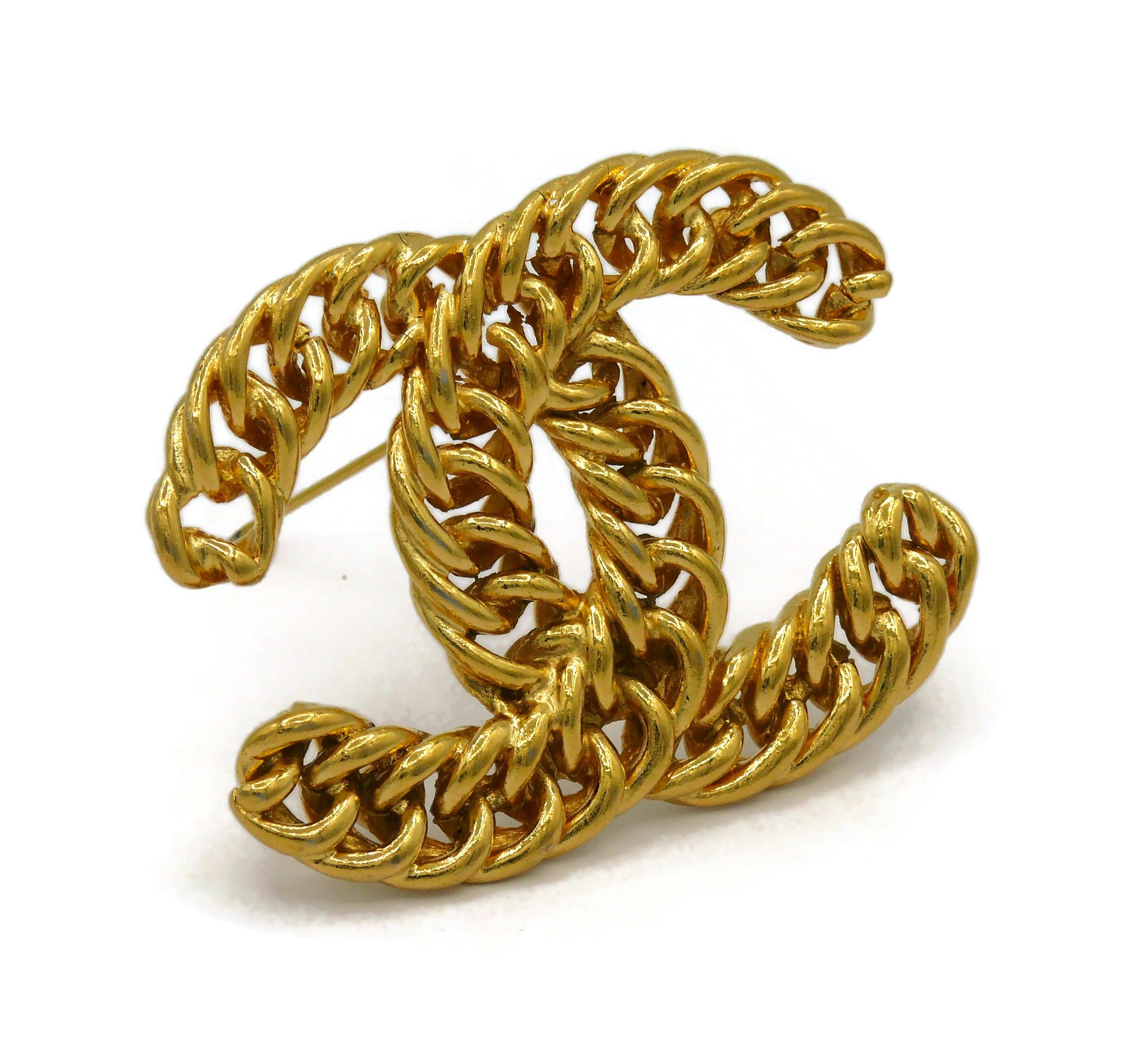 CHANEL Vintage Massive Iconic Gold Tone Curb Chain Logo Brooch For Sale ...