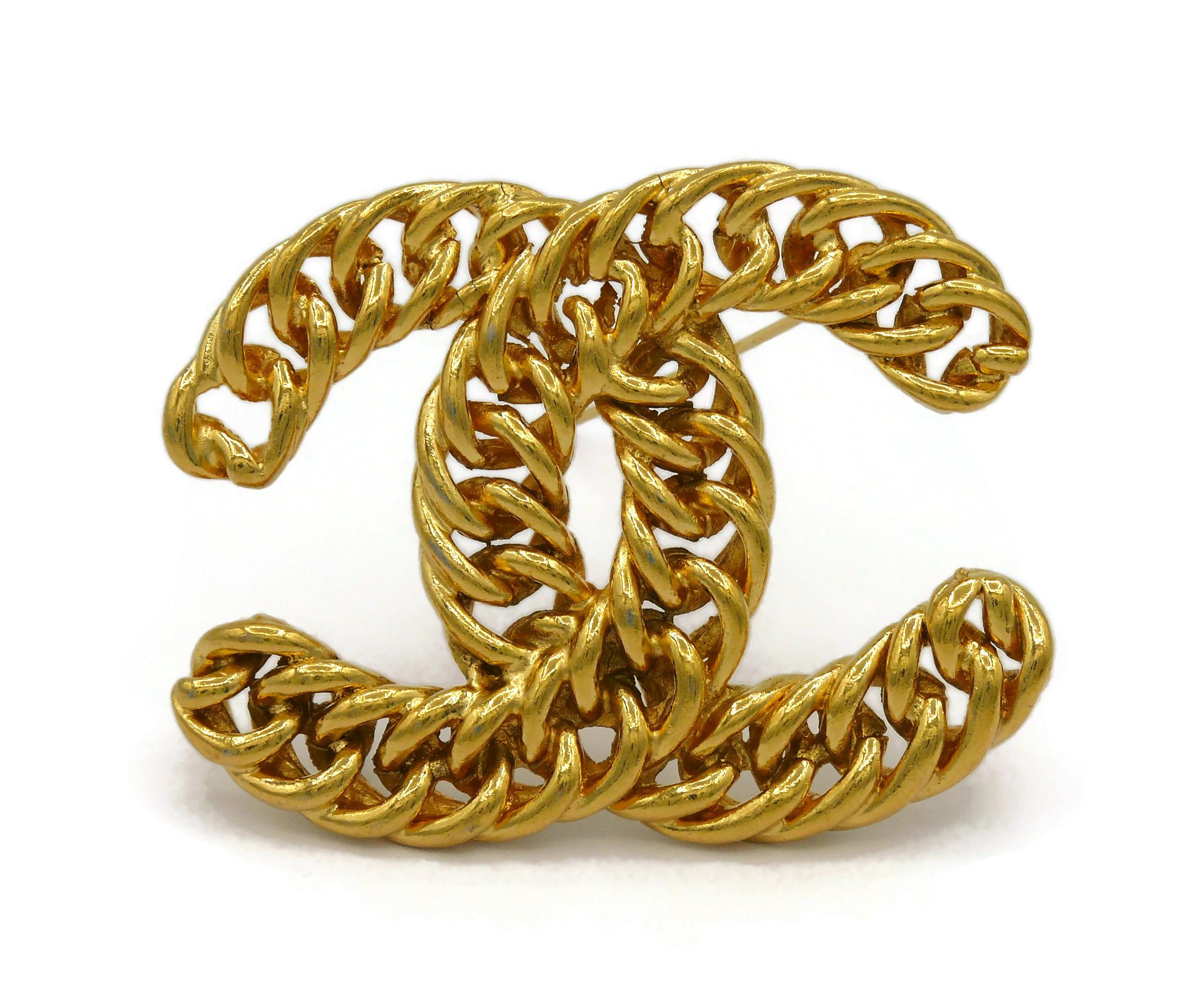 CHANEL Vintage Massive Iconic Gold Tone Curb Chain Logo Brooch For Sale ...