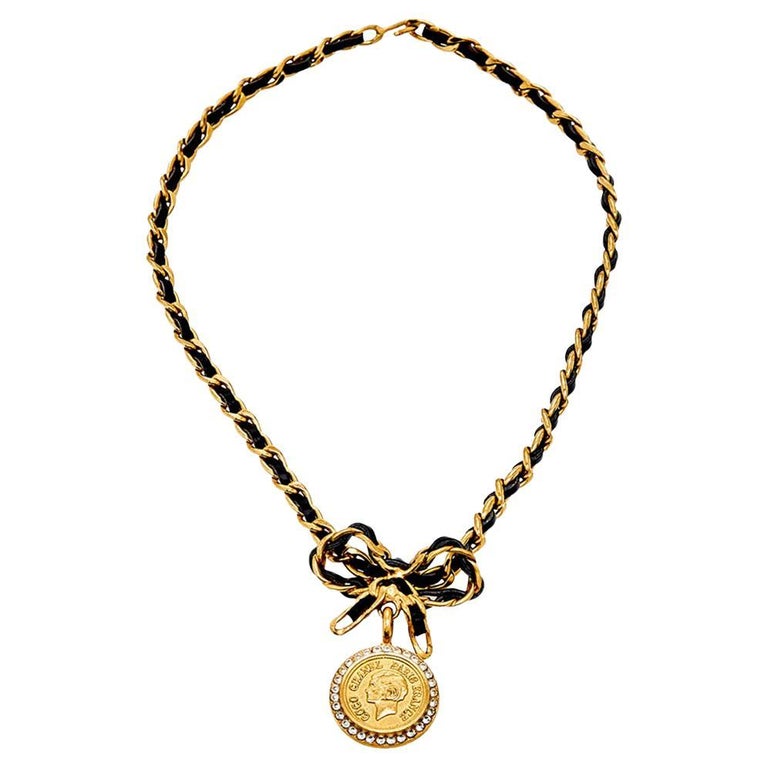 Chanel Vintage Medallion Bow Pendant Necklace at 1stDibs