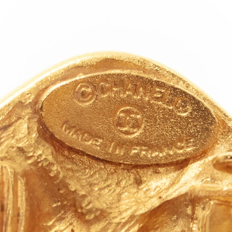 CHANEL Vintage PARIS name plate gold tone quilted statement clip on ...