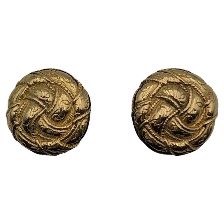 Chanel Vintage Round Braided Gold Metal Round Clip On Earrings For Sale ...