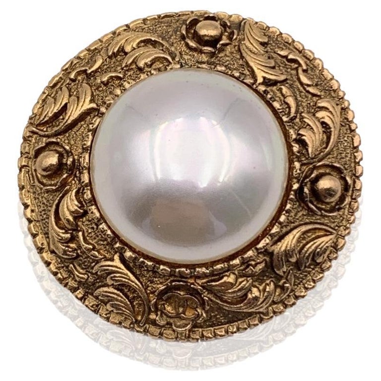 Chanel Vintage Round Gold Metal Pearl Cabochon Brooch For Sale at 1stDibs