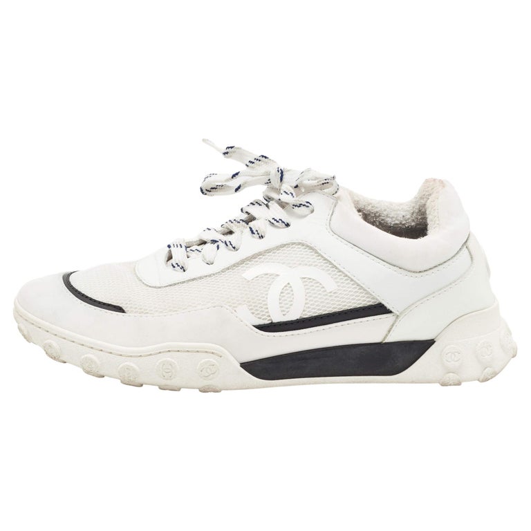 Chanel - Baskets basses en cuir et tissu blanc/noir, taille 36,5 En ...