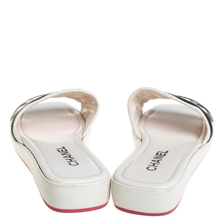 Chanel White/Black Leather CC Cambon Flat Slides Size 41.5 at 1stDibs
