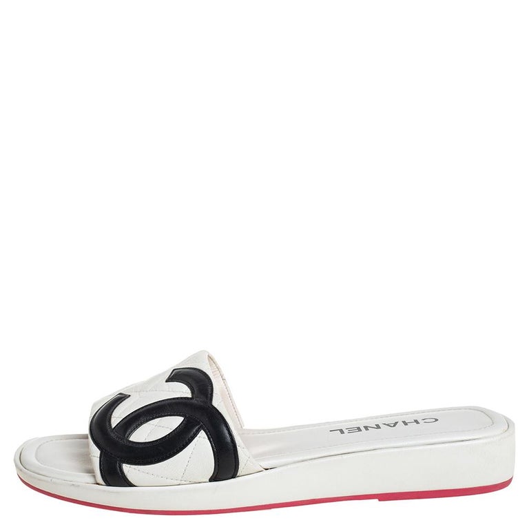 Chanel White/Black Leather CC Cambon Flat Slides Size 41.5 at 1stDibs