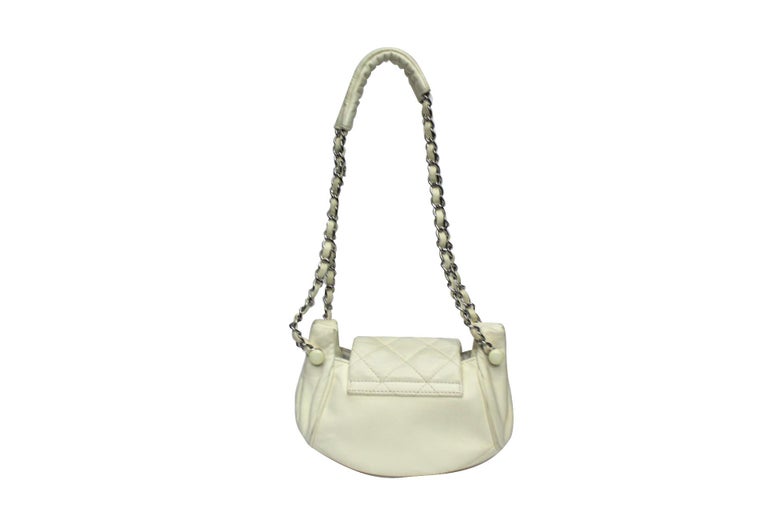 Chanel White Leather Diamond Stitch Shoulder Bag at 1stDibs | chanel ...