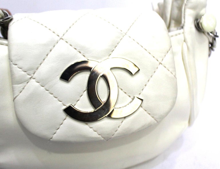 Chanel White Leather Diamond Stitch Shoulder Bag at 1stDibs | chanel ...