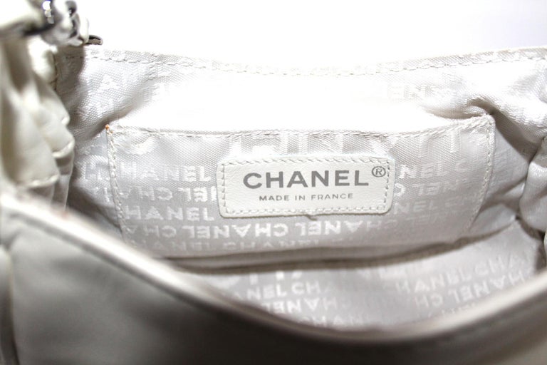Chanel White Leather Diamond Stitch Shoulder Bag at 1stDibs | chanel ...