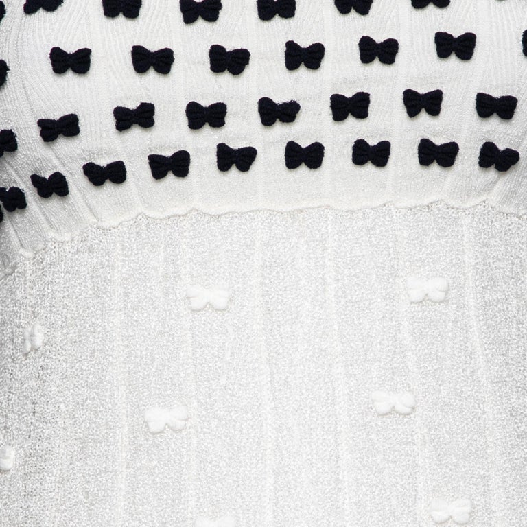 Chanel White Perforated Knit Bow Appliqued Sleeveless Top L For Sale at ...