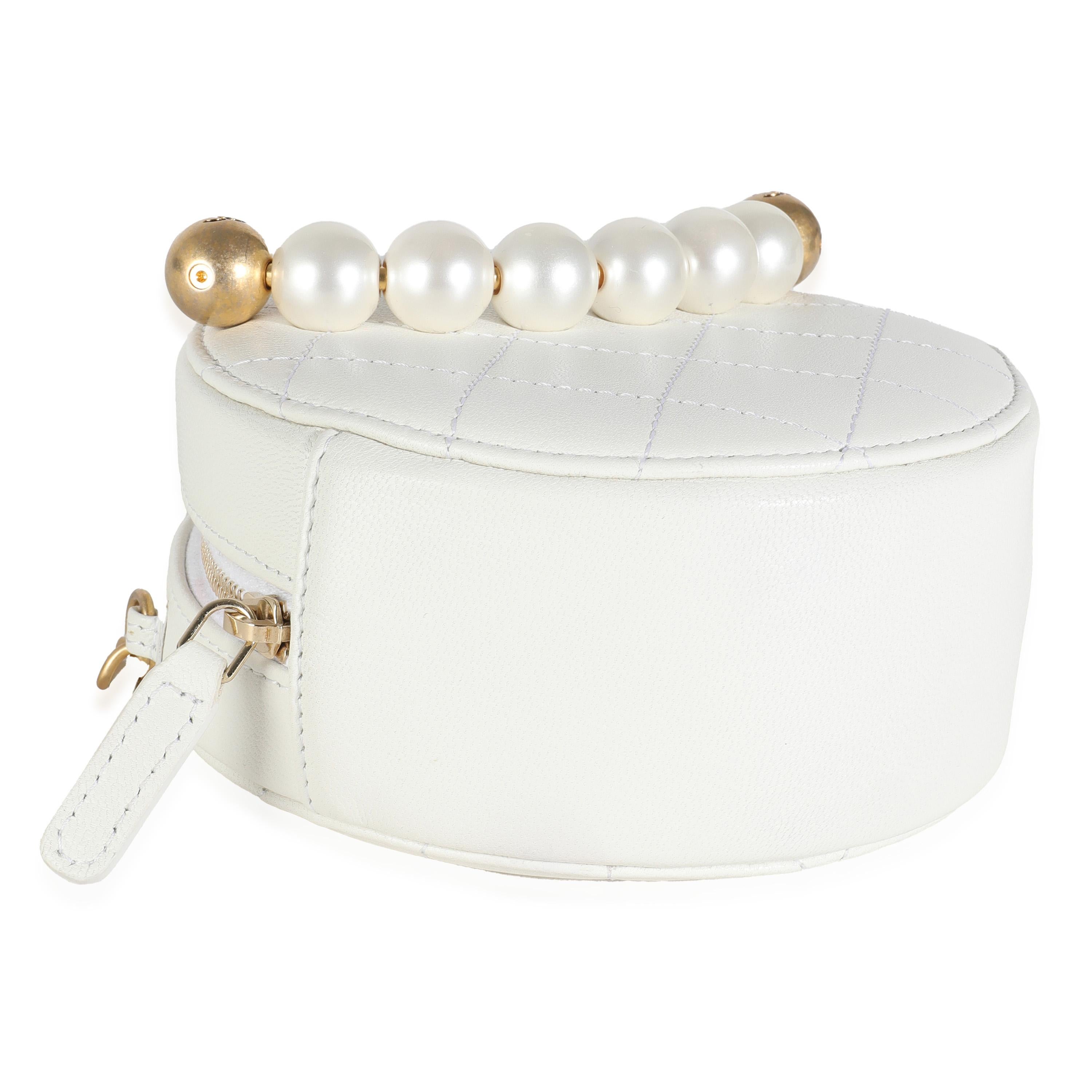 Chanel White Quilted Lambskin Pearl Round Clutch With Chain For Sale at ...